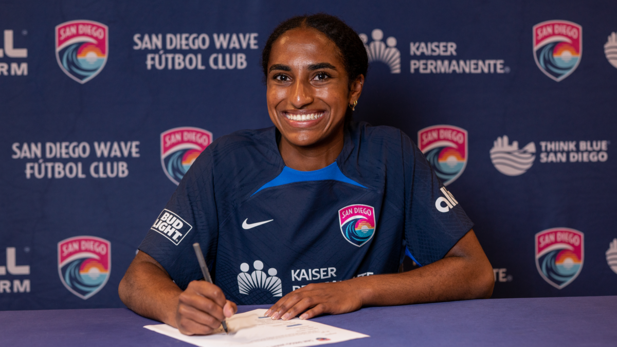San Diego Wave FC Signs Naomi Girma to New Contract - San Diego Wave ...